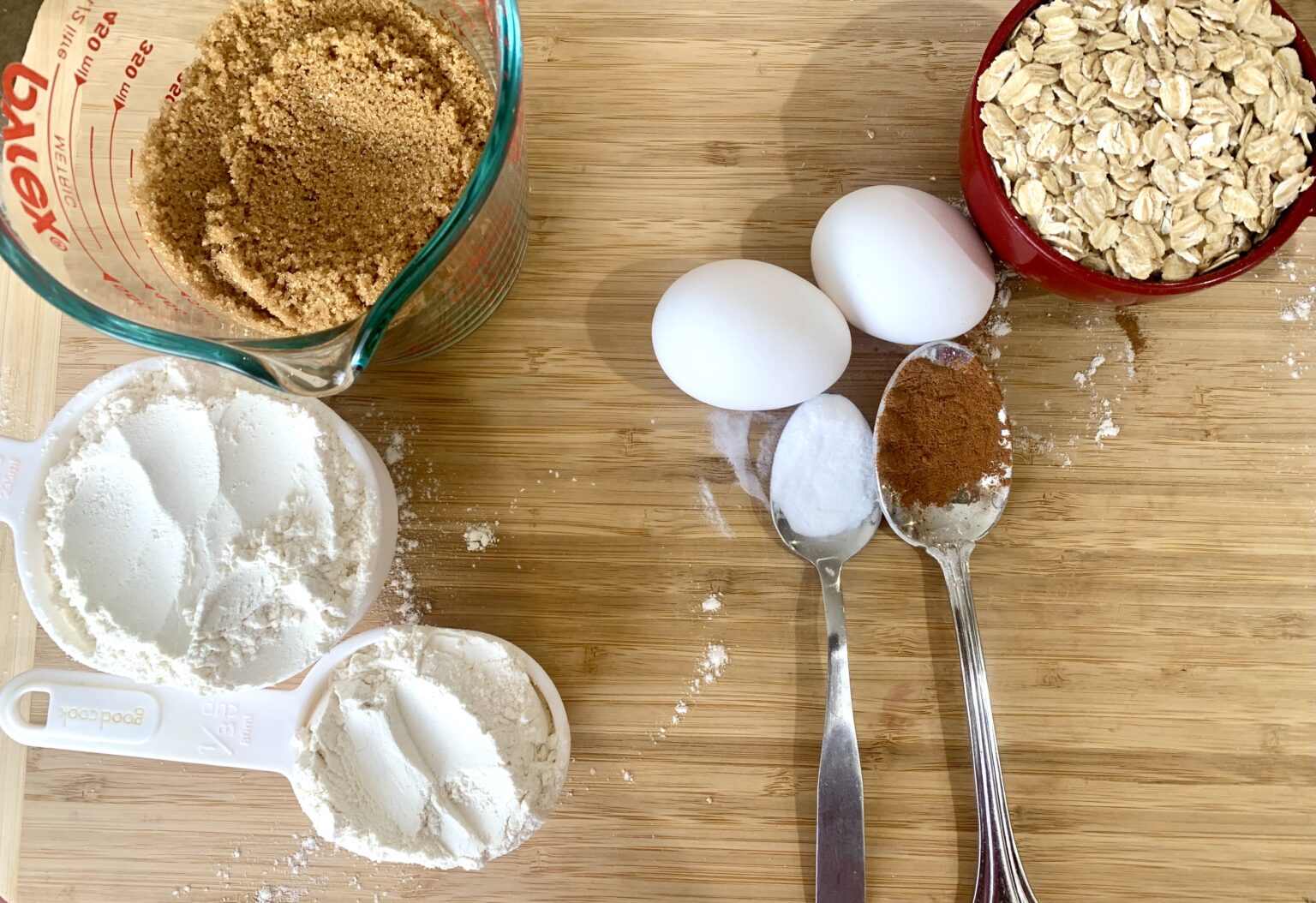 Oatmeal Cupcakes with Cream Cheese Frosting - Joanas World Recipes